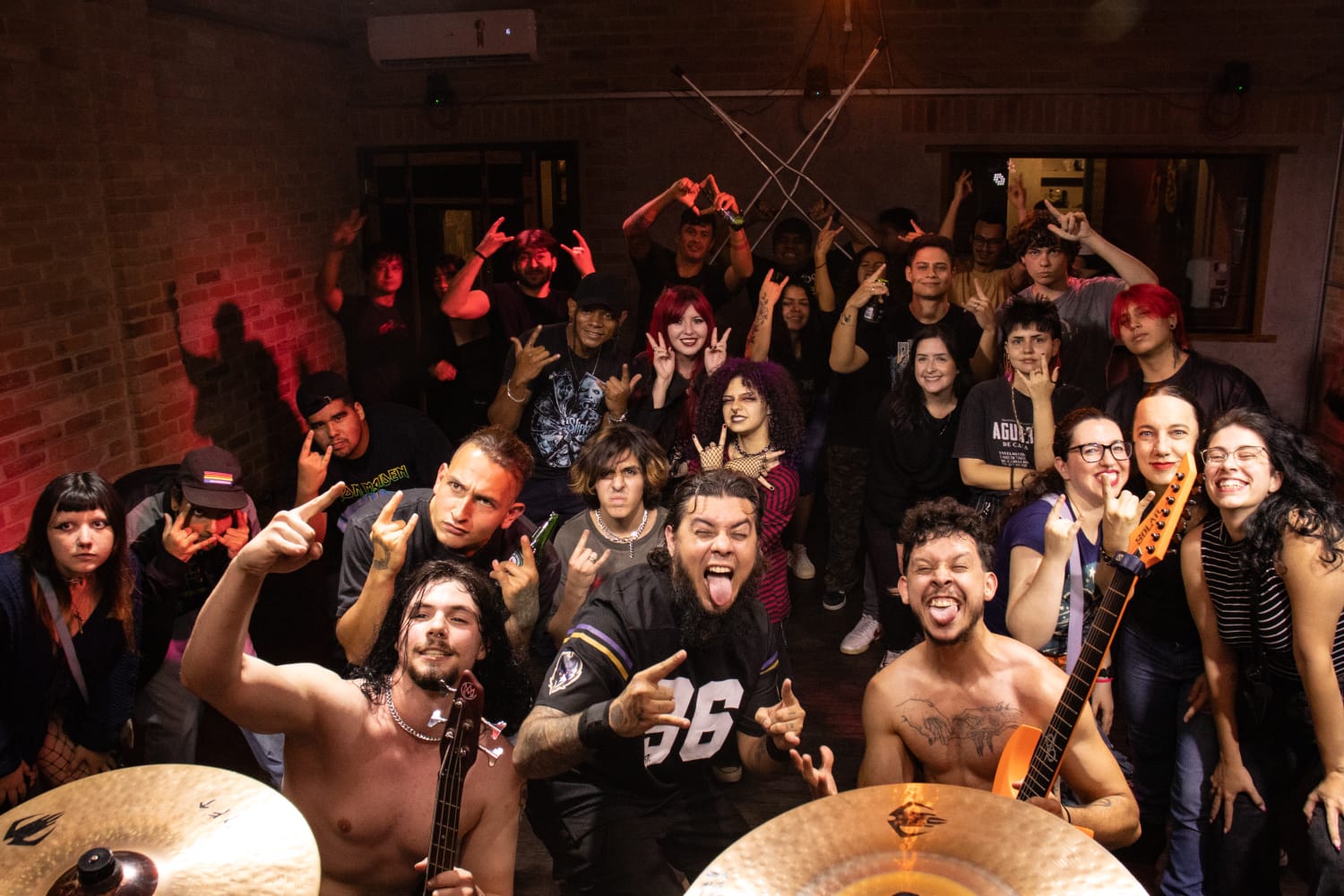 RÄGE: destaque absoluto no show ao lado da norte-americana Contortion ...